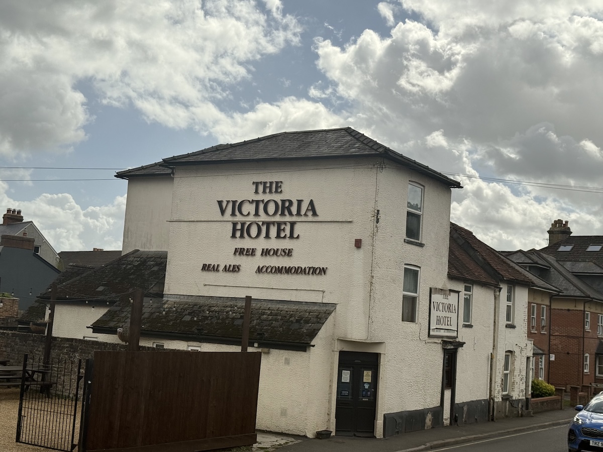 Victoria Hotel & Pub – Welcome To Salisbury!